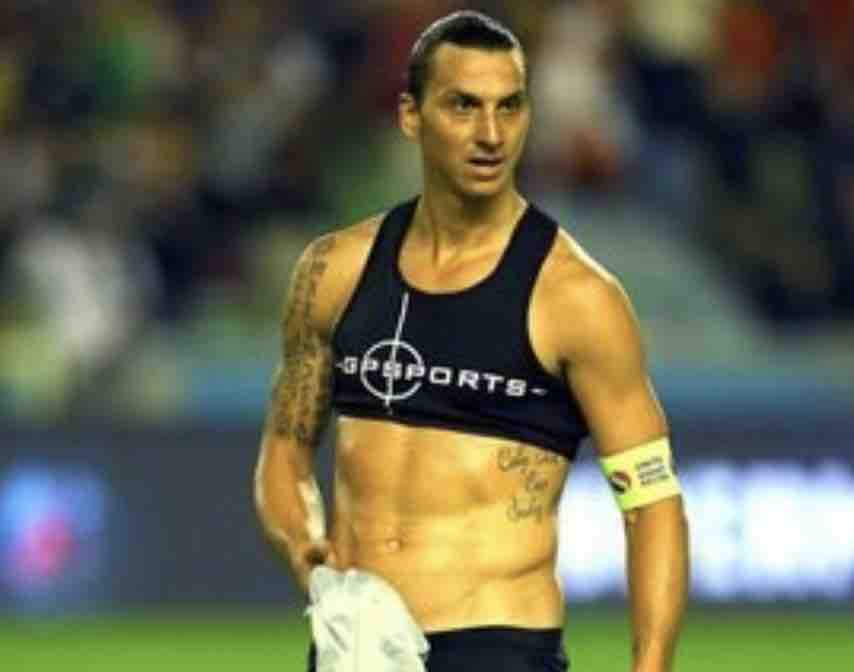 Co Piłkarze Mają Pod Koszulkami? Dlaczego Piłkarze Noszą Staniki ...