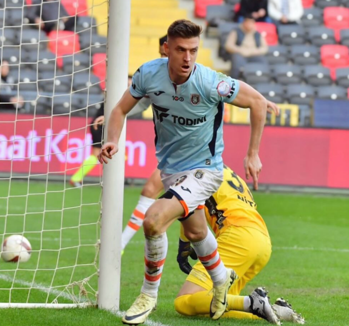 Krzysztof Piątek - ile zarabia? Zarobki w AC Milan i polskiej ...